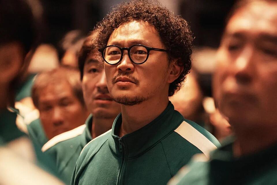 ‘Squid Game’ Star Yang Dong-guen Warns Player 007 “Really is A Bad Guy”