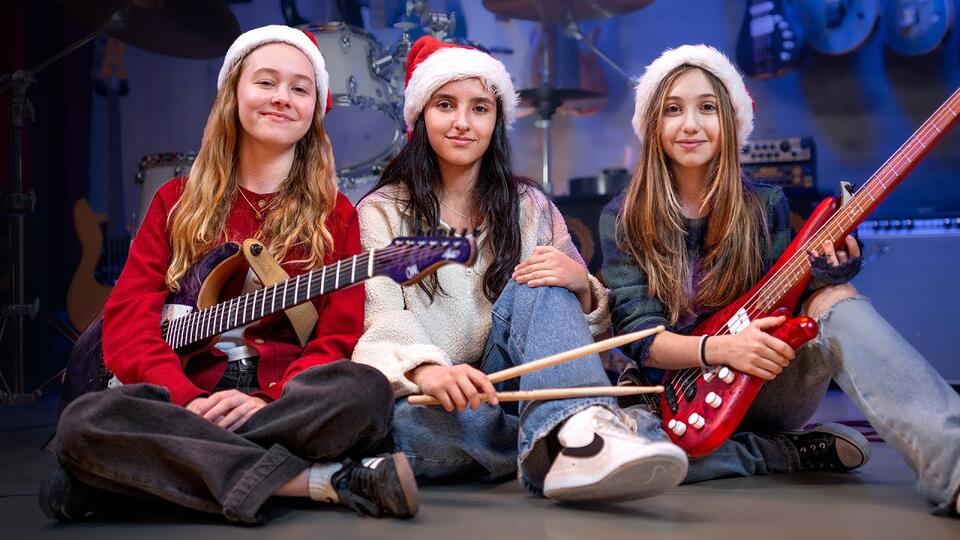 Holiday Jam Session: Bassist Ellen Alaverdyan Teams Up with Charlotte ...