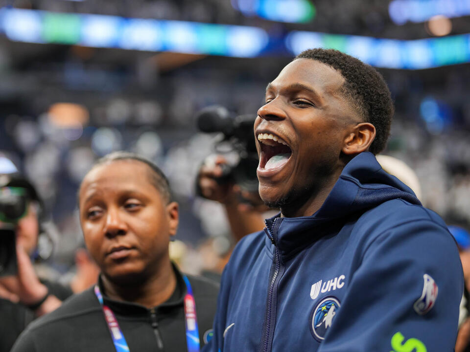 Photo of Anthony Edwards' Poster Dunk Goes Viral During Game 3