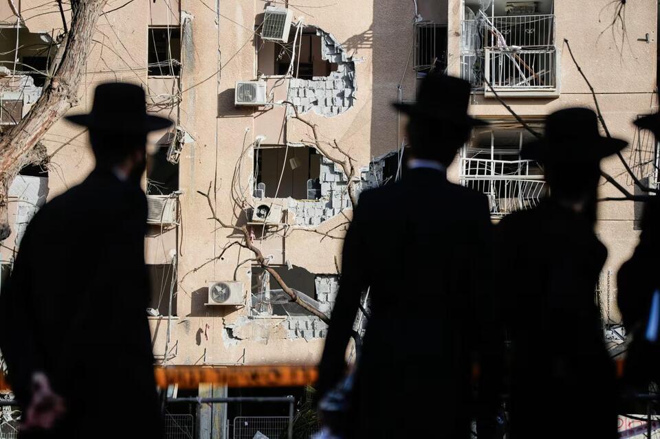 Iranian missile strikes injure 180 in Israel, officials say, puncturing ...