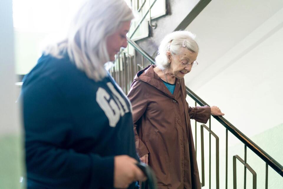 6 Things That Disqualify You from Senior Housing Without Notice - NewsBreak