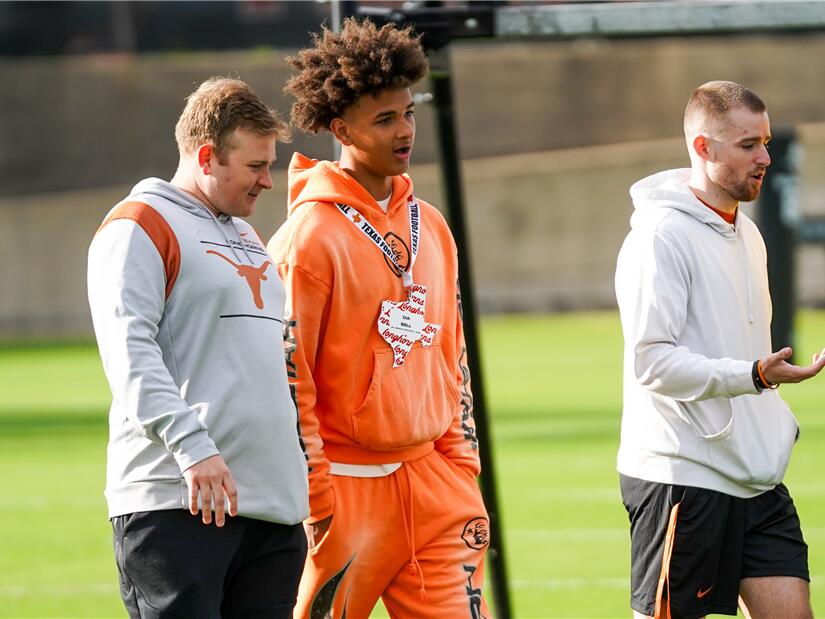 Social media reactions to 5-star QB Dia Bell committing to Texas