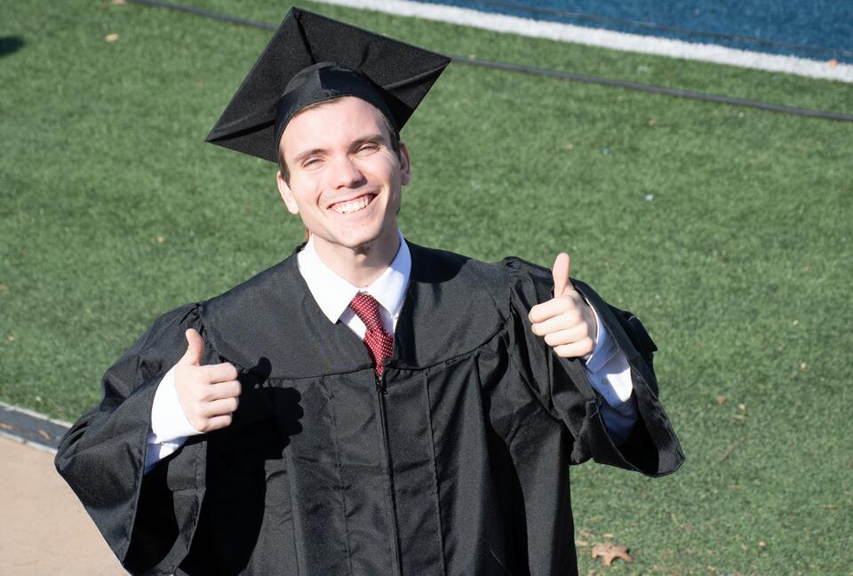 28-Year-Old American Airlines Pilot Dies in Plane Crash Near Washington ...