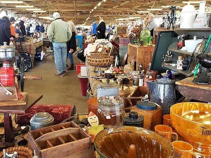 11 Unbelievable Flea Markets In Pennsylvania That Locals Want To Keep ...
