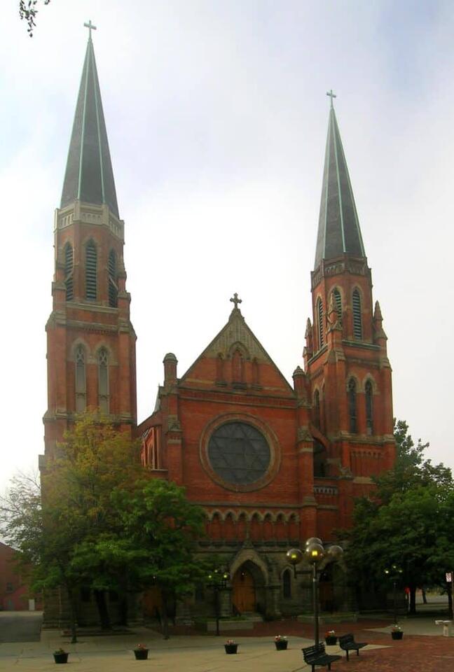 7 Most Beautiful and Awe-Inspiring Churches and Cathedrals in Michigan ...