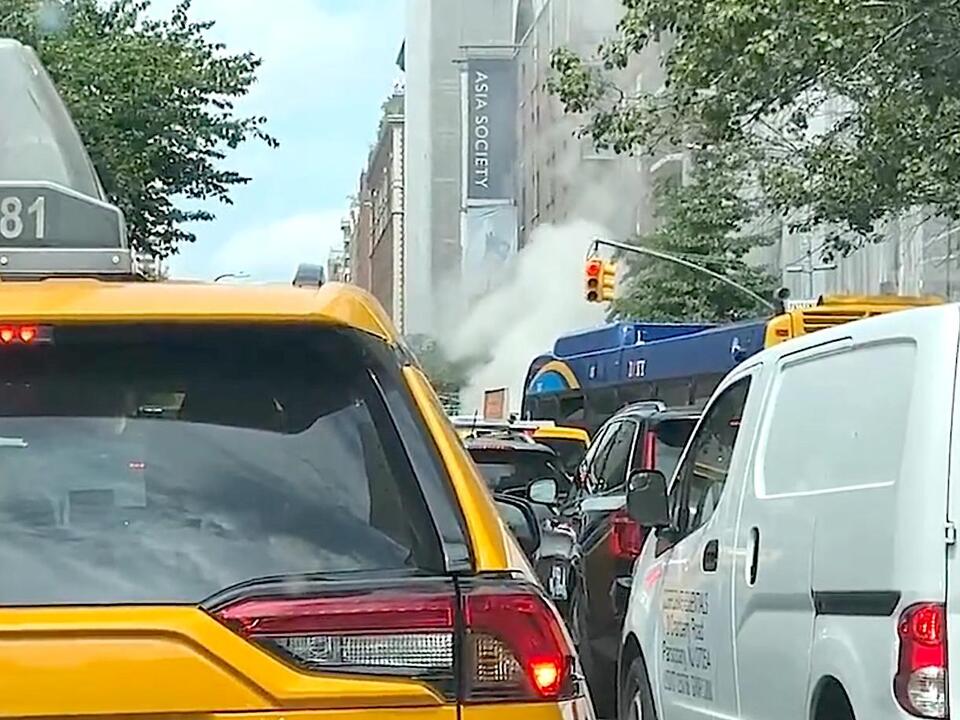 Cleanup underway after UES steam main leak sparks warning of 'asbestos ...