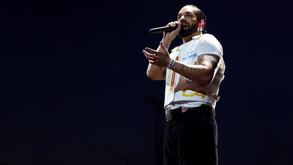 Drake Is a 'Yes Man' in Hilarious Nike Commercial With Kevin Durant ...