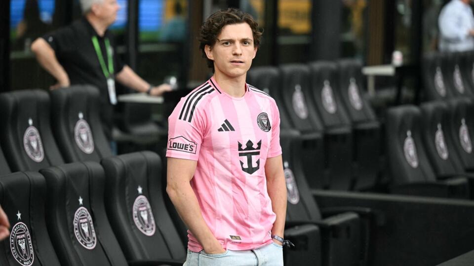 Tom Holland Reveals Why He Repeatedly Turned Down Hosting SNL - NewsBreak