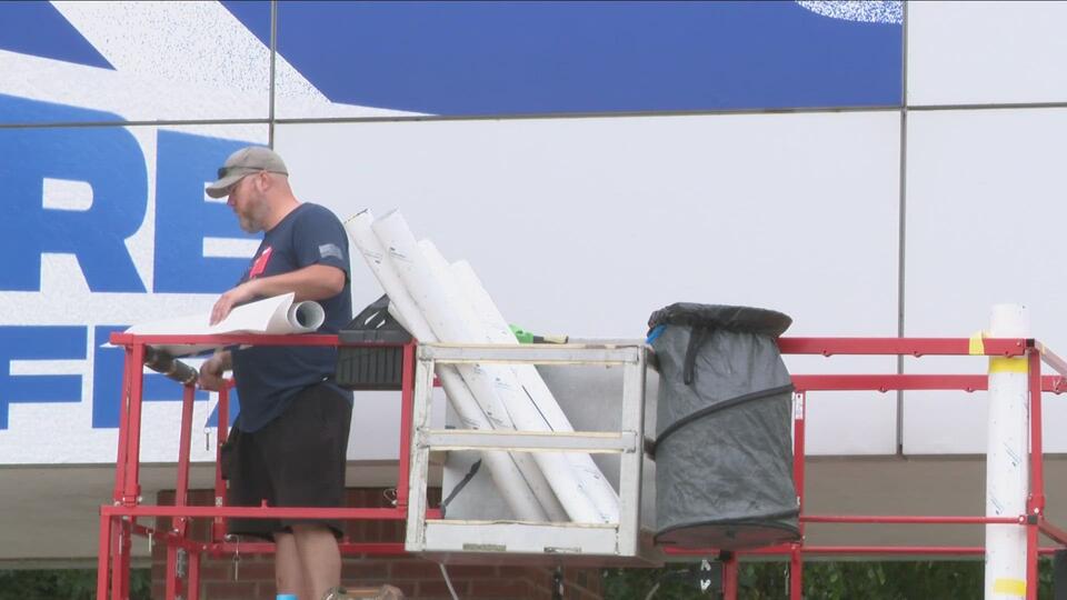New Sabres alumni mural goes up - NewsBreak