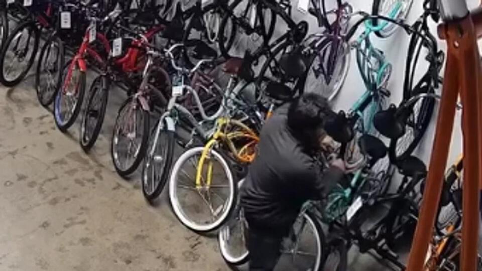 VIDEO: Man tackled in Visalia after attempting to steal bicycle - NewsBreak