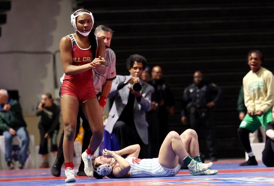 Mill Creek's Aumunique Mills debuts with state wrestling championship ...
