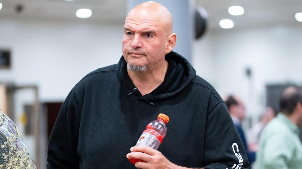 Fetterman Reveals Busted-Up Face After New Health Scare - NewsBreak