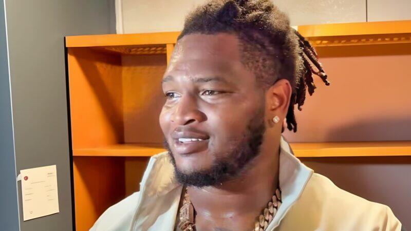 Eagles’ Jalen Carter Flaunts $100K Chain and Pendant He Took from Rams ...