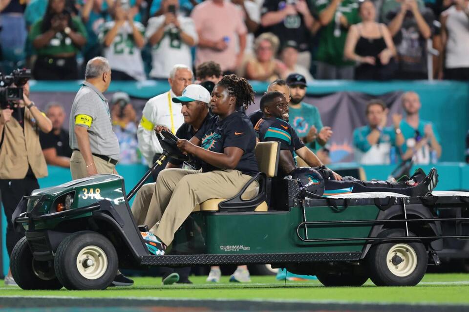 What Happened to Tyreek Hill? Details on Whether the Star WR Will Play ...