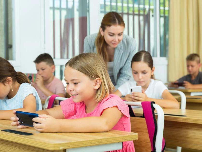 New student cell phone policy will be a challenge for school districts ...