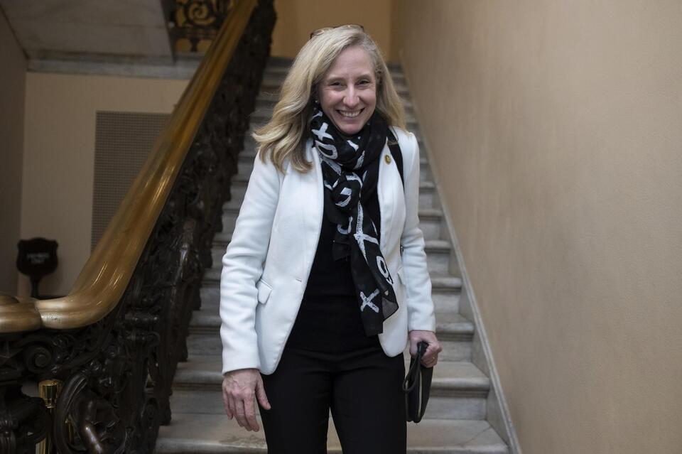 Abigail Spanberger tells Democrats she will run for governor - NewsBreak