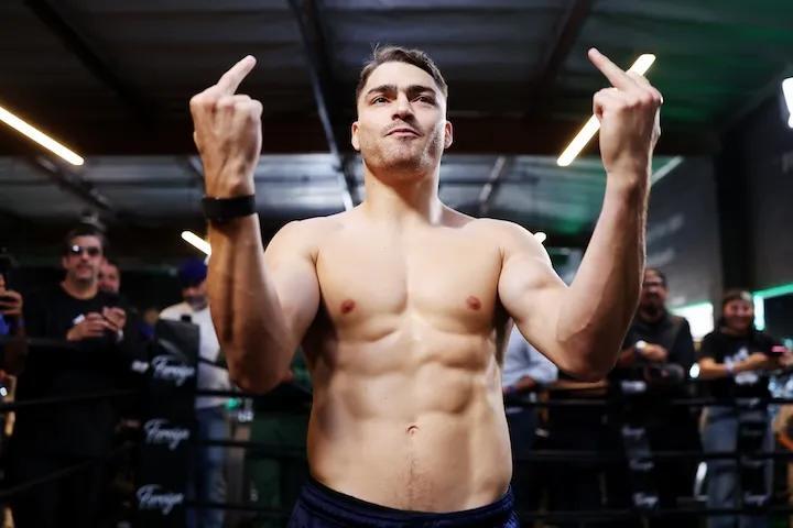 Oscar Duarte declares himself champion after Richardson Hitchins ...