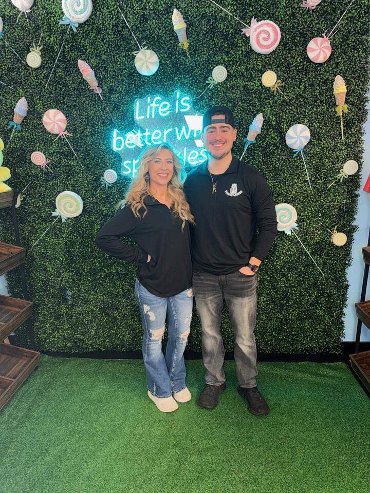 New candy and ice cream scoop shop now open in downtown Salem - NewsBreak