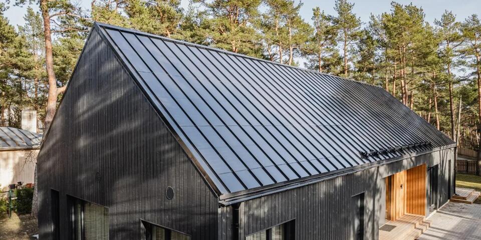 This European company’s sleek solar roof just made its US debut - NewsBreak