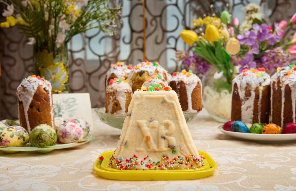 Dot cakes: the joyful dessert blowing up online - NewsBreak