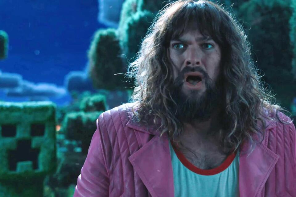 Despite Warnings, Minecraft Moviegoers Are Now Bringing Actual Chickens ...