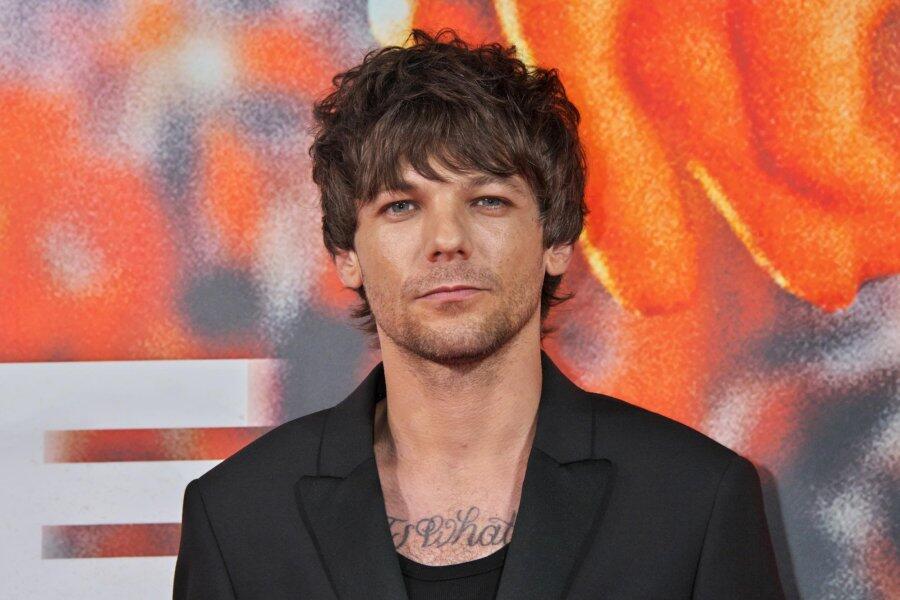 Watch: Louis Tomlinson performs 'Imposter' on 'Tonight Show' - NewsBreak