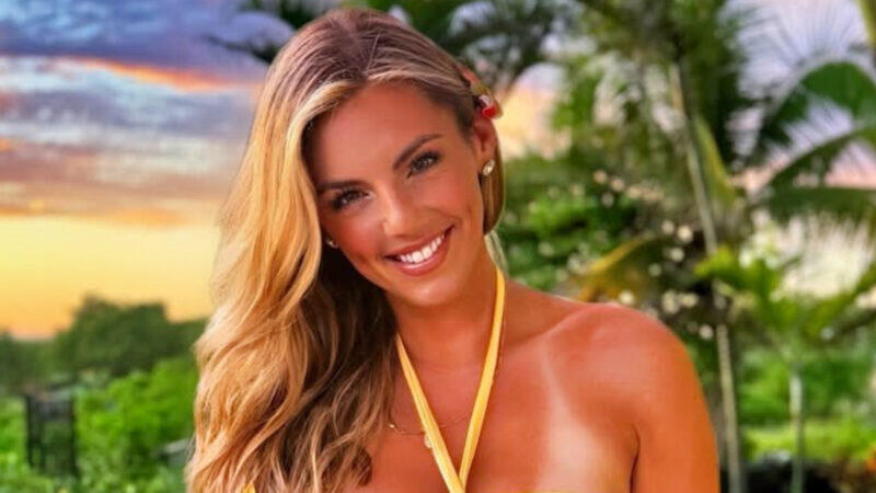 Nfl Host Annie Agar Had Social Media Buzzing Over Her Raw Gym Selfie