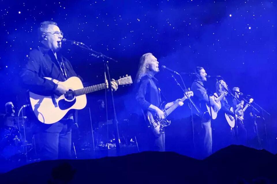 Eagles Dazzle in Sphere Debut: Pictures, Videos, Set List - NewsBreak