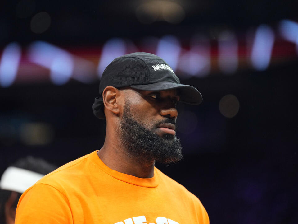 LeBron James' First-Half Stats Leave NBA Fans Stunned