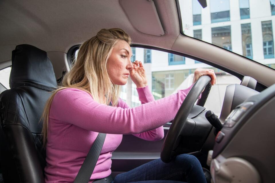 Don't miss the warning signs if you are feeling sleepy at the wheel ...