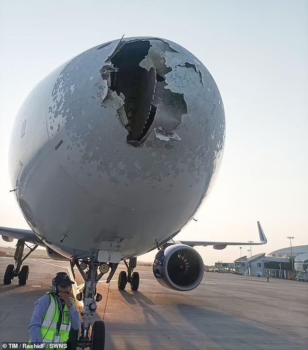 Terrified passengers scream during flight as plane hit by turbulence ...