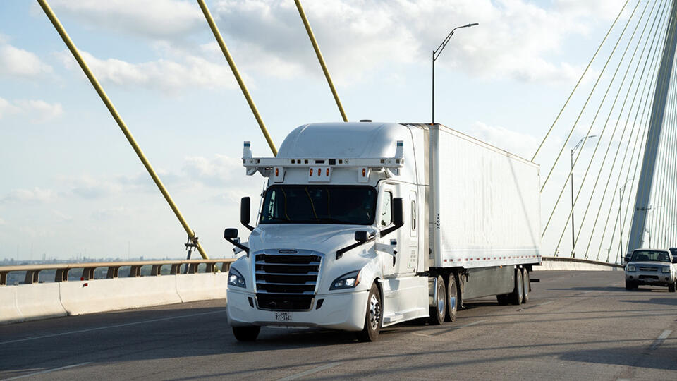Humanless big rig delivers first US freight load - NewsBreak