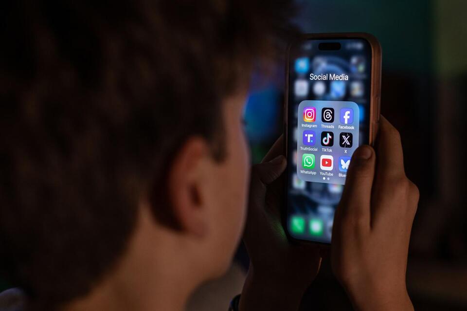 New report says screen time limits for children are no longer enough ...
