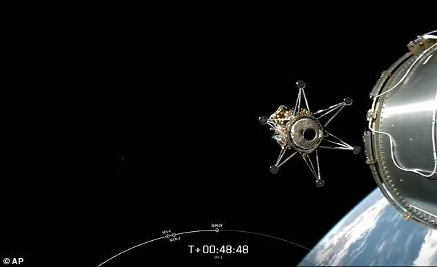 Gloating Elon Musk vows to colonize Mars after SpaceX successfully launches first US moon lander ...