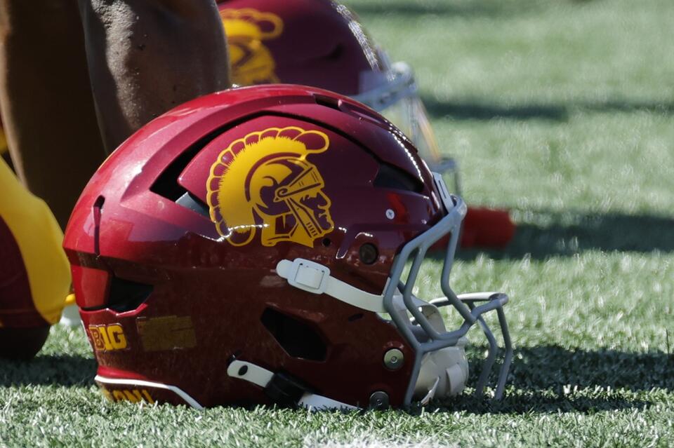 WATCH: USC Gives 2026 Recruits Jaw-Dropping Red Carpet Welcome - NewsBreak