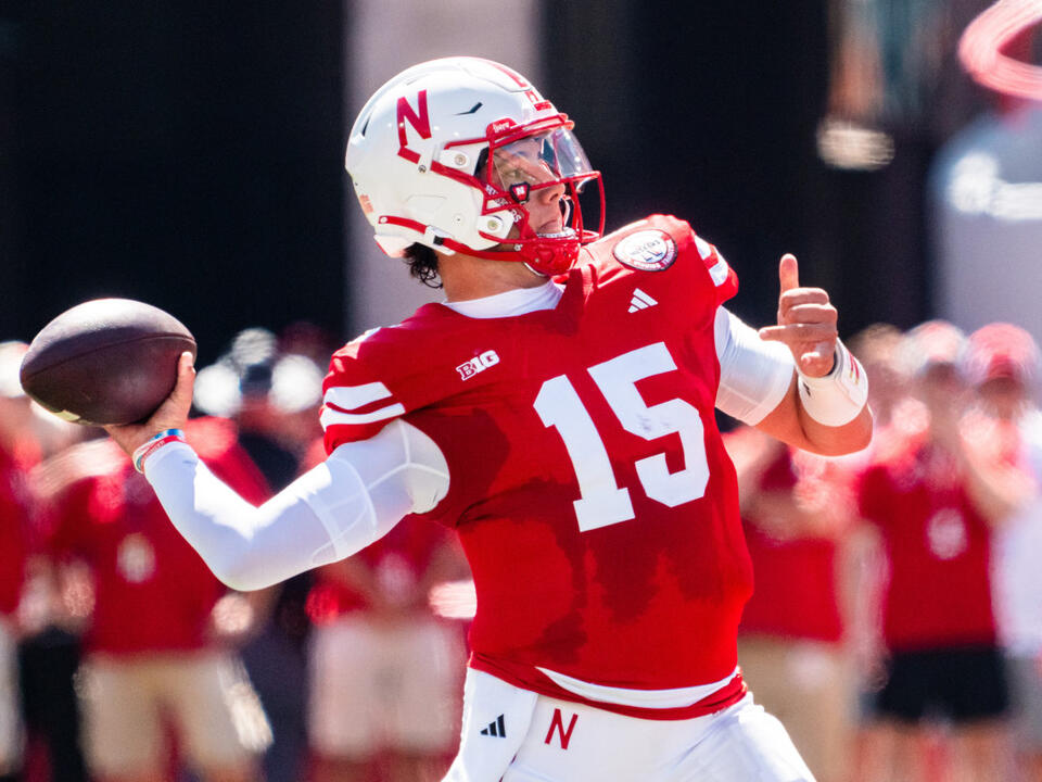Patrick Mahomes reacts to Nebraska QB Dylan Raiola's 59-yard TD pass