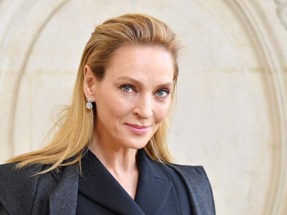 Uma Thurman's eclectic book storage is a spin on one of the biggest ...