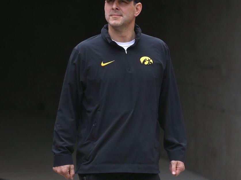 Iowa Football: Tim Lester explains changes to routes, passing game ...