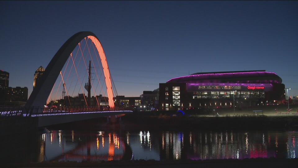 Wiederin family’s resilience shines as bridge lights up for cancer ...