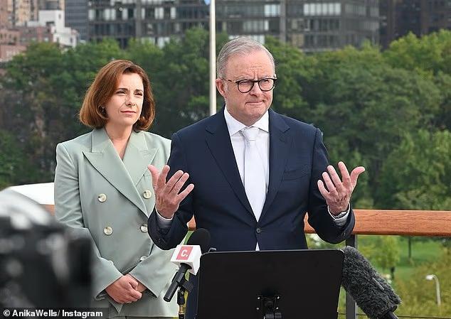 Nat Barr loses it at Anthony Albanese in face to face live TV interview ...