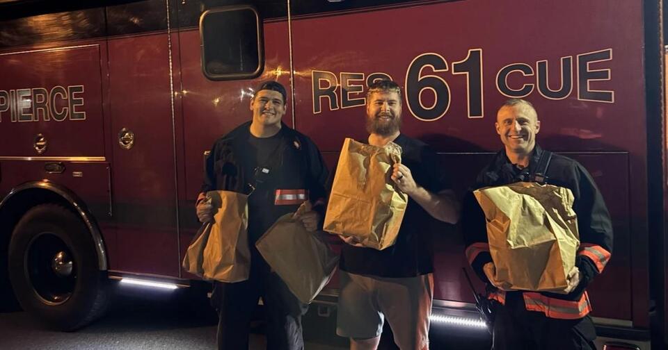 Washington Firefighters Help Deliver Groceries After Instacart Driver ...