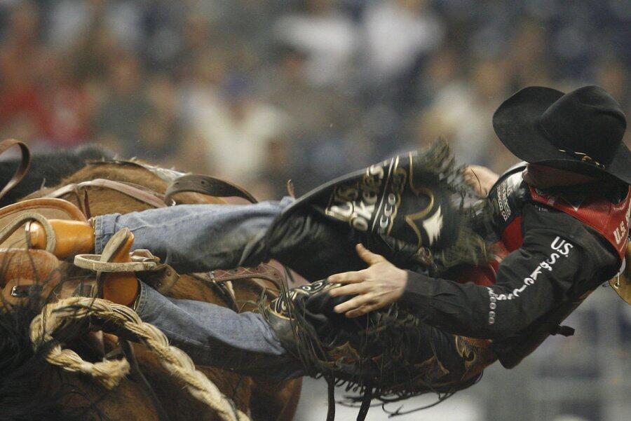 House fire claims life of Texas rodeo legend Roy Cooper - NewsBreak