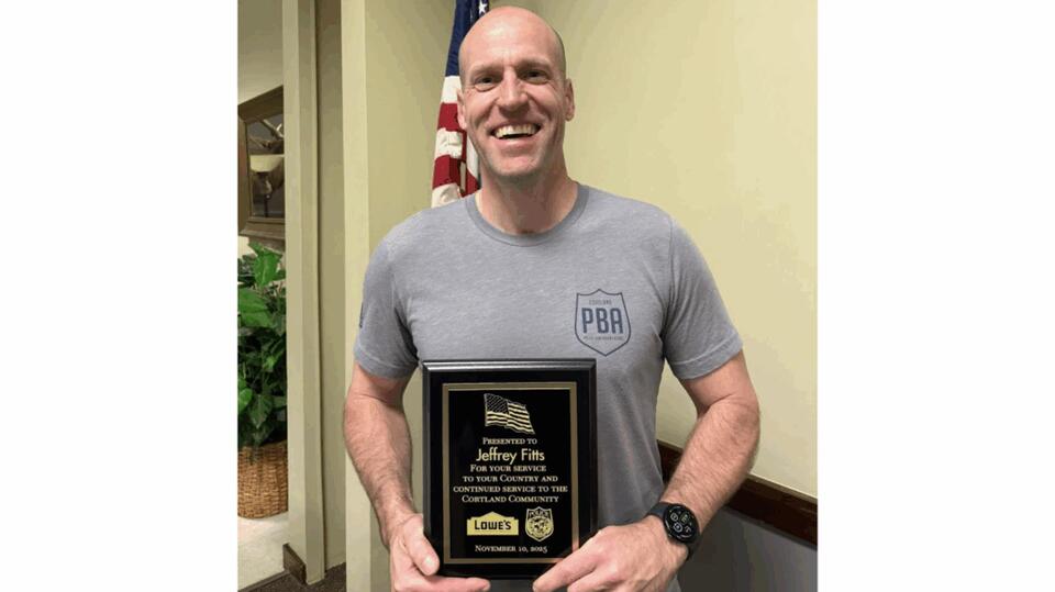 Retired city police officer receives Veteran of the Year award - NewsBreak