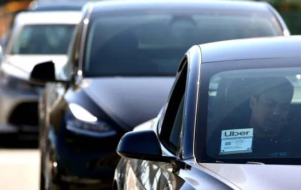 Uber and Lyft Drivers demand better conditions at MSP Airport rideshare ...