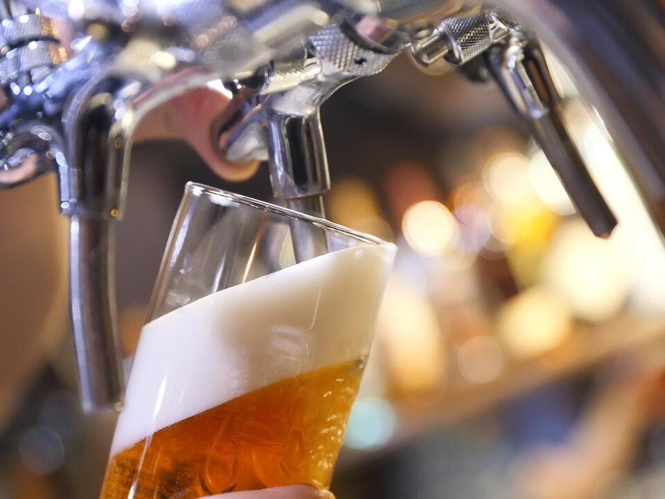 Ohio bar goes viral for banning people under 30 years old on weekends