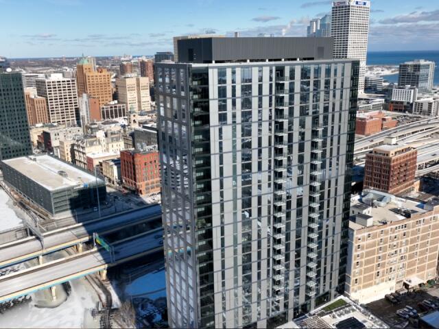 Tour the luxury high rise 333 Water in Milwaukee's Third Ward - NewsBreak