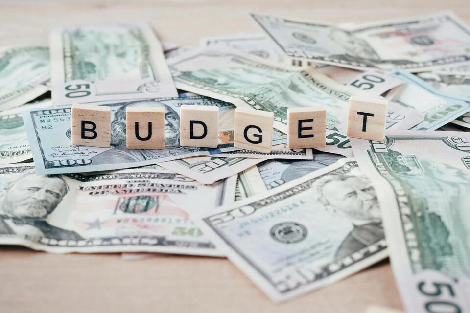 Congressional budget plan favors wealthy, slashes aid to low-income ...