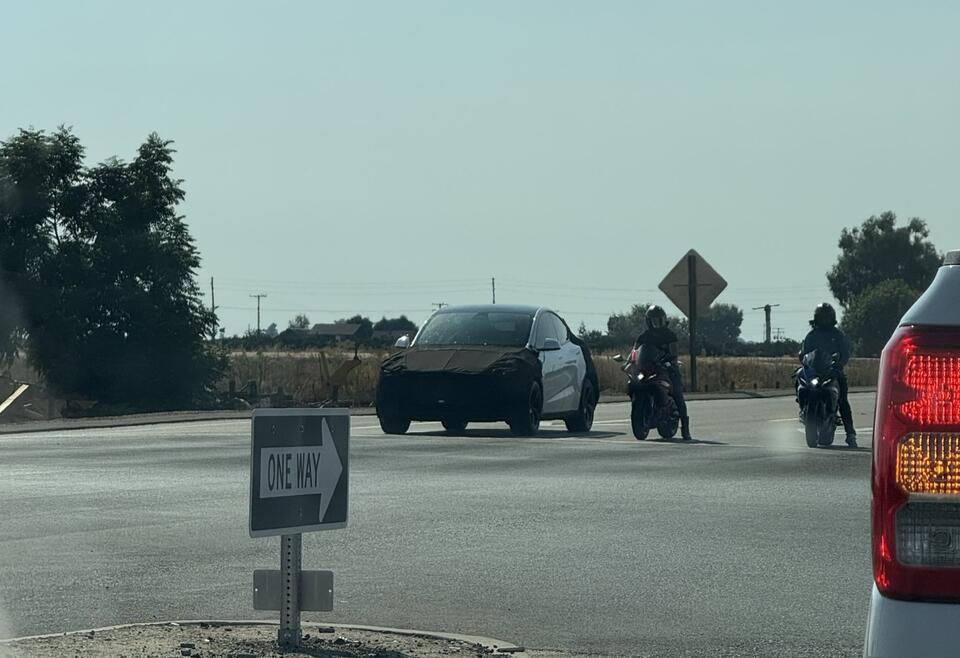 Longtime Tesla hacker shares Model Y “E41” early details - NewsBreak
