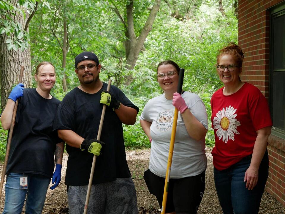 Day of Caring volunteers offer Faribault, Northfield assistance ...