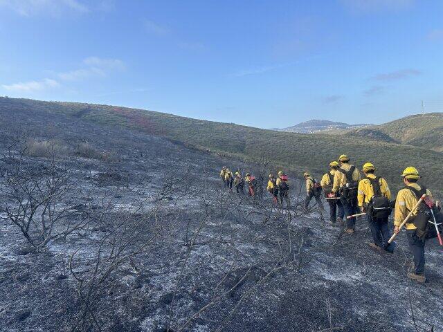 Claro Fire: Crews hold wildfire in eastern Carlsbad to 45 acres burned ...
